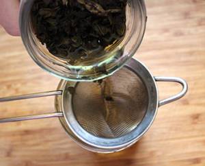 Yarrow (Achillea millefolium): Healing Uses, Identification & How to ...