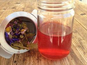 How To Make a Tincture Using Apple Cider Vinegar Instead of Alcohol ...