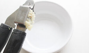 What Happens If You Burn Garlic? - The Lost Herbs